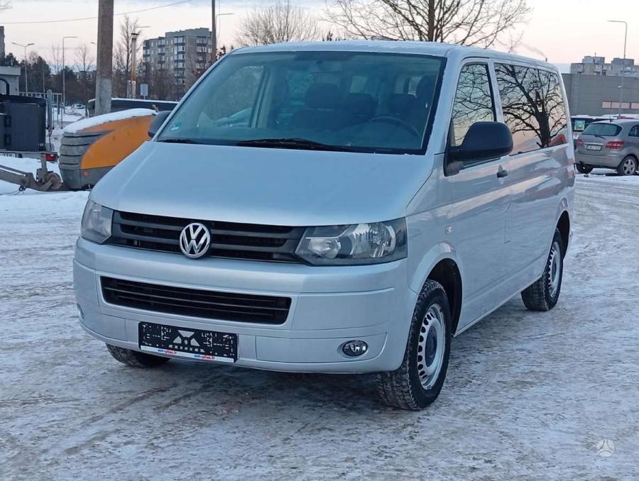 Grey Volkswagen Caravelle 2010 in Kedainiai, with an engine capacity of 2.00 L and mileage of 293 thousand km for 12300 €, photo 1 on AUTOMOTO.COM.LV