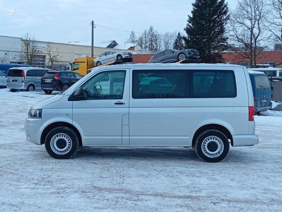 Grey Volkswagen Caravelle 2010 in Kedainiai, with an engine capacity of 2.00 L and mileage of 293 thousand km for 12300 €, photo 3 on AUTOMOTO.COM.LV