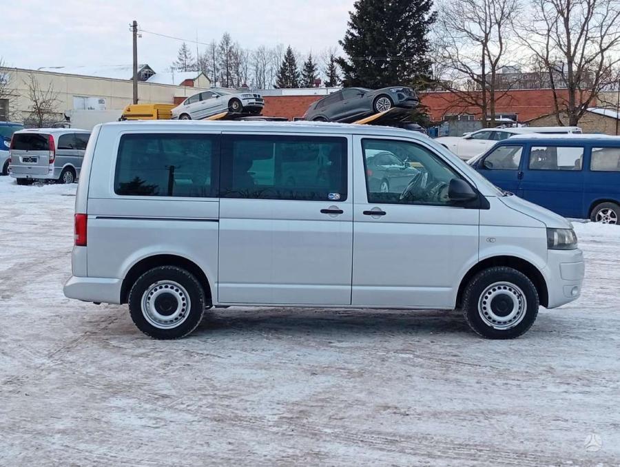 Grey Volkswagen Caravelle 2010 in Kedainiai, with an engine capacity of 2.00 L and mileage of 293 thousand km for 12300 €, photo 7 on AUTOMOTO.COM.LV