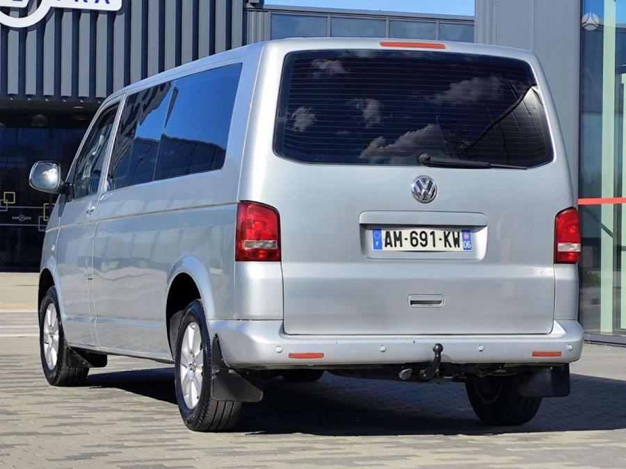 Pelēks Volkswagen Caravelle 2010 Šauļi, ar dzinēja tilpumu 2.00 L un nobraukumu 300 tūkst. km par 10800 €, foto 6 vietnē AUTOMOTO.COM.LV