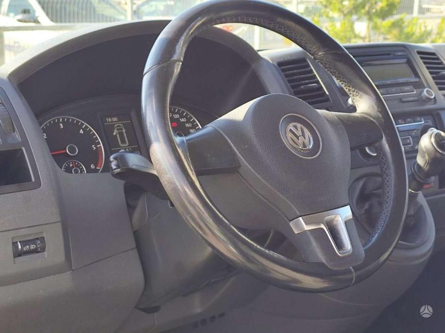 Pelēks Volkswagen Caravelle 2010 Šauļi, ar dzinēja tilpumu 2.00 L un nobraukumu 300 tūkst. km par 10800 €, foto 12 vietnē AUTOMOTO.COM.LV