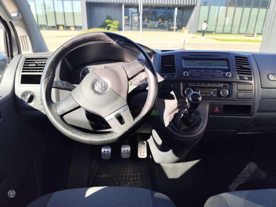 Pelēks Volkswagen Caravelle 2010 Šauļi, ar dzinēja tilpumu 2.00 L un nobraukumu 300 tūkst. km par 10800 €, foto 13 vietnē AUTOMOTO.COM.LV
