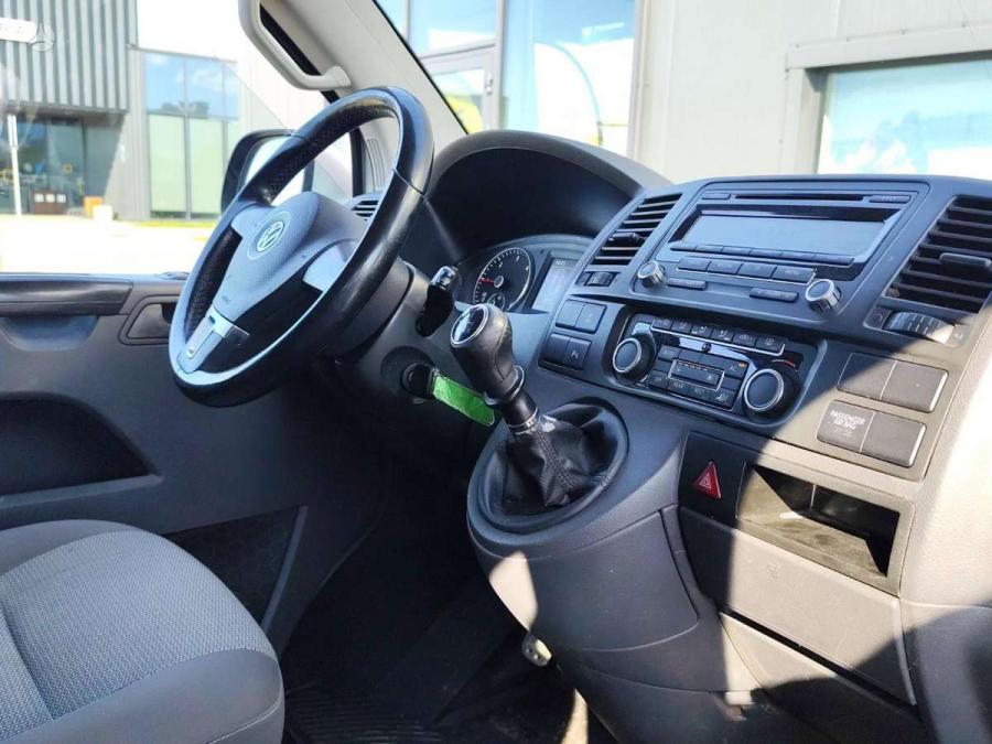 Pelēks Volkswagen Caravelle 2010 Šauļi, ar dzinēja tilpumu 2.00 L un nobraukumu 300 tūkst. km par 10800 €, foto 15 vietnē AUTOMOTO.COM.LV