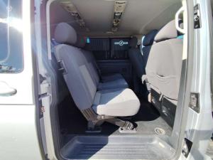 Pelēks Volkswagen Caravelle 2010 Šauļi, ar dzinēja tilpumu 2.00 L un nobraukumu 300 tūkst. km par 10800 €, foto 16 vietnē AUTOMOTO.COM.LV