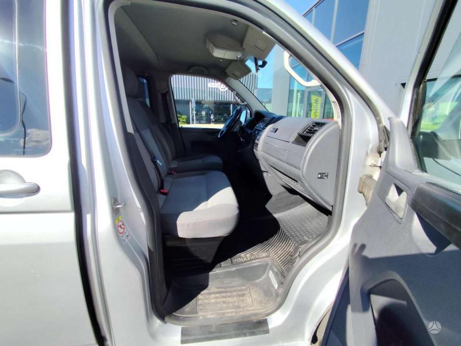 Pelēks Volkswagen Caravelle 2010 Šauļi, ar dzinēja tilpumu 2.00 L un nobraukumu 300 tūkst. km par 10800 €, foto 17 vietnē AUTOMOTO.COM.LV