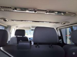 Pelēks Volkswagen Caravelle 2010 Šauļi, ar dzinēja tilpumu 2.00 L un nobraukumu 300 tūkst. km par 10800 €, foto 18 vietnē AUTOMOTO.COM.LV