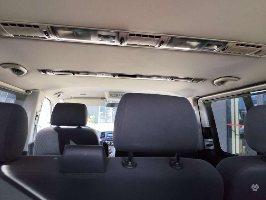 Pelēks Volkswagen Caravelle 2010 Šauļi, ar dzinēja tilpumu 2.00 L un nobraukumu 300 tūkst. km par 10800 €, foto 18 vietnē AUTOMOTO.COM.LV