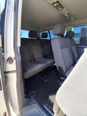 Pelēks Volkswagen Caravelle 2010 Šauļi, ar dzinēja tilpumu 2.00 L un nobraukumu 300 tūkst. km par 10800 €, foto 20 vietnē AUTOMOTO.COM.LV