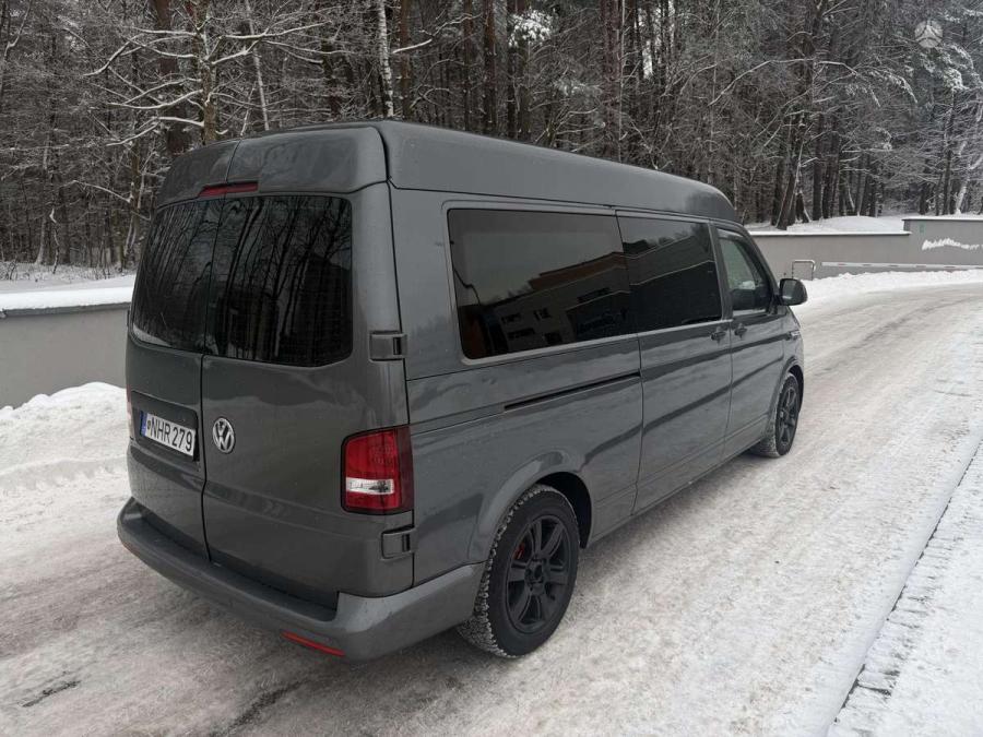 Grey Volkswagen Caravelle 2011 in Vilnius, with an engine capacity of 0.00 L and mileage of 237 thousand km for 11800 €, photo 4 on AUTOMOTO.COM.LV