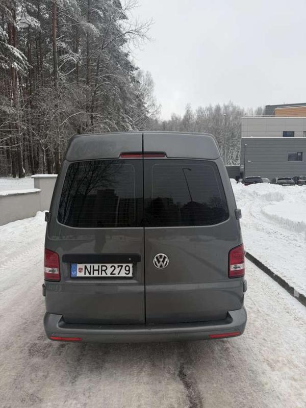 Pelēks Volkswagen Caravelle 2011 Viļņa, ar dzinēja tilpumu 0.00 L un nobraukumu 237 tūkst. km par 11800 €, foto 5 vietnē AUTOMOTO.COM.LV