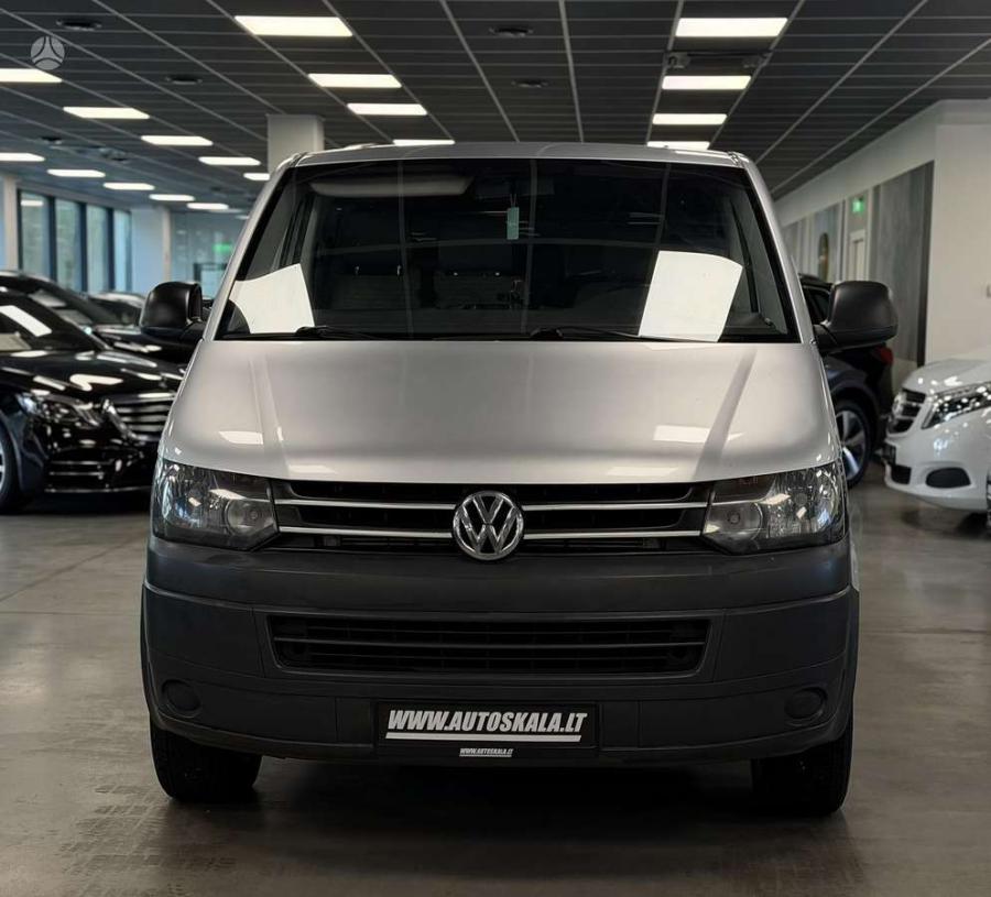 Pelēks Volkswagen Caravelle 2011 Klaipėda, ar dzinēja tilpumu 1.97 L un nobraukumu 326 tūkst. km par 8200 €, foto 3 vietnē AUTOMOTO.COM.LV