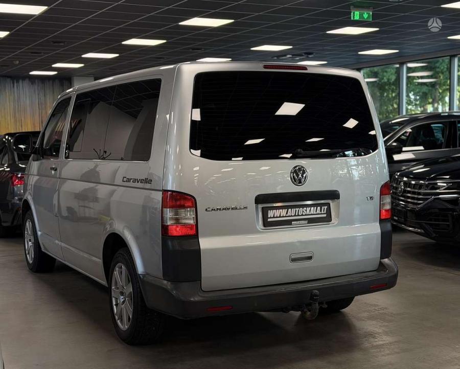 Pelēks Volkswagen Caravelle 2011 Klaipėda, ar dzinēja tilpumu 1.97 L un nobraukumu 326 tūkst. km par 8200 €, foto 5 vietnē AUTOMOTO.COM.LV