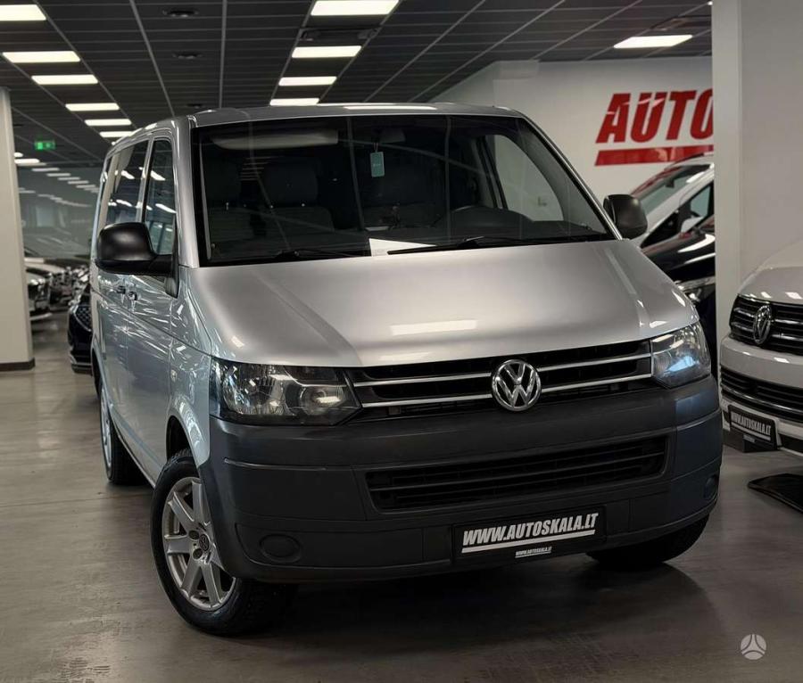 Pelēks Volkswagen Caravelle 2011 Klaipėda, ar dzinēja tilpumu 1.97 L un nobraukumu 326 tūkst. km par 8200 €, foto 7 vietnē AUTOMOTO.COM.LV
