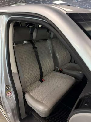 Pelēks Volkswagen Caravelle 2011 Klaipėda, ar dzinēja tilpumu 1.97 L un nobraukumu 326 tūkst. km par 8200 €, foto 13 vietnē AUTOMOTO.COM.LV
