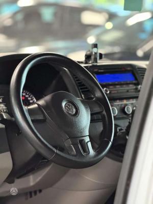 Pelēks Volkswagen Caravelle 2011 Klaipėda, ar dzinēja tilpumu 1.97 L un nobraukumu 326 tūkst. km par 8200 €, foto 14 vietnē AUTOMOTO.COM.LV
