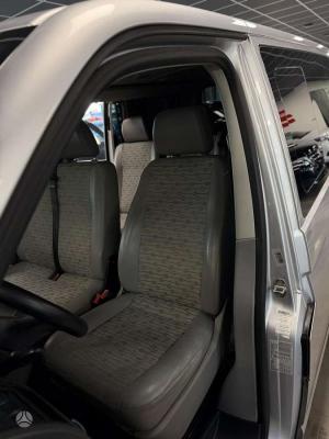 Pelēks Volkswagen Caravelle 2011 Klaipėda, ar dzinēja tilpumu 1.97 L un nobraukumu 326 tūkst. km par 8200 €, foto 21 vietnē AUTOMOTO.COM.LV
