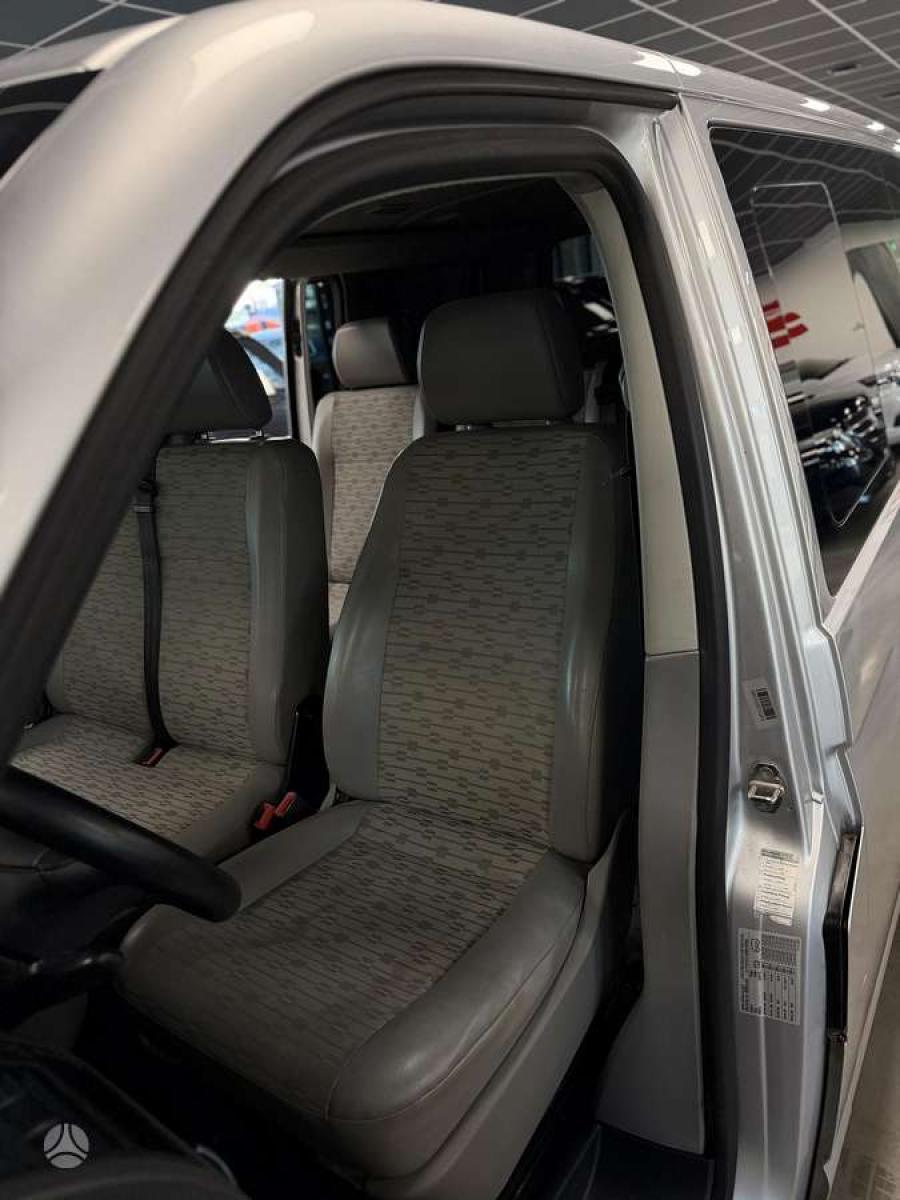 Pelēks Volkswagen Caravelle 2011 Klaipėda, ar dzinēja tilpumu 1.97 L un nobraukumu 326 tūkst. km par 8200 €, foto 21 vietnē AUTOMOTO.COM.LV