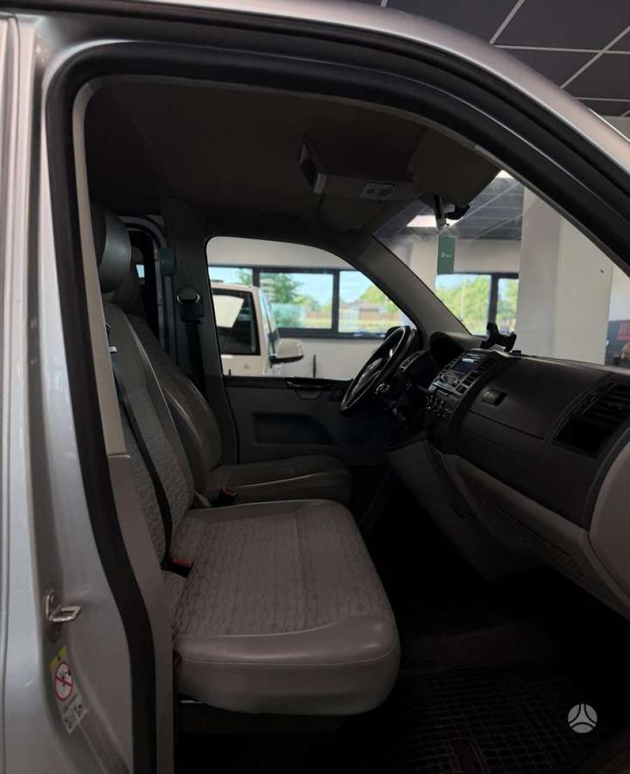 Pelēks Volkswagen Caravelle 2011 Klaipėda, ar dzinēja tilpumu 1.97 L un nobraukumu 326 tūkst. km par 8200 €, foto 22 vietnē AUTOMOTO.COM.LV
