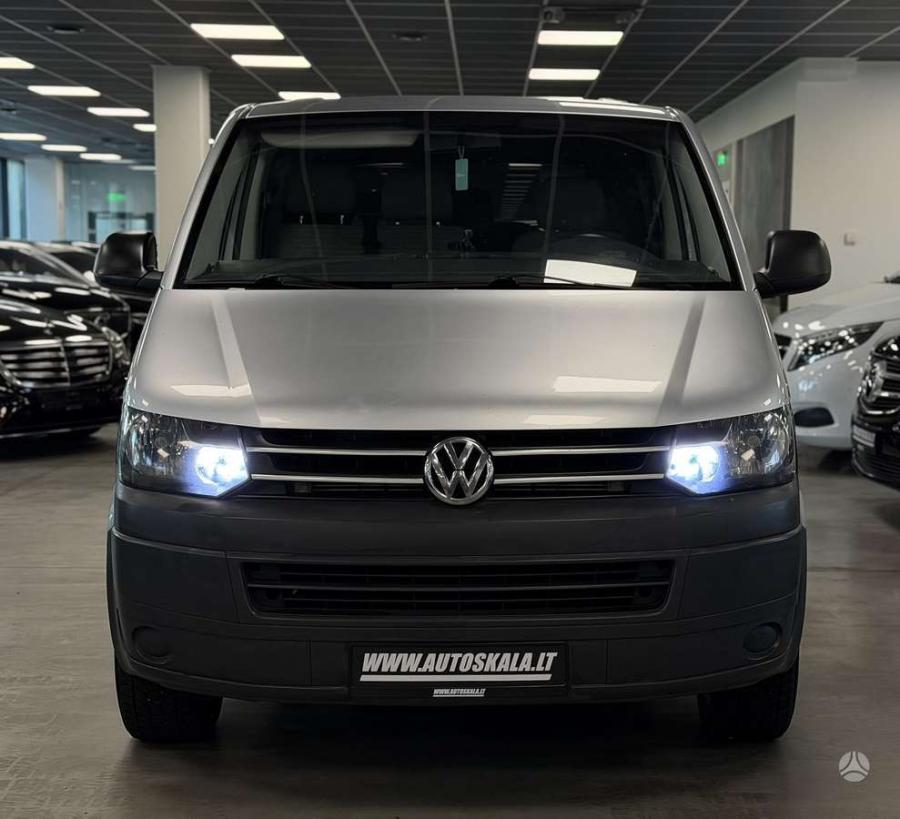 Pelēks Volkswagen Caravelle 2011 Klaipėda, ar dzinēja tilpumu 1.97 L un nobraukumu 326 tūkst. km par 8200 €, foto 23 vietnē AUTOMOTO.COM.LV