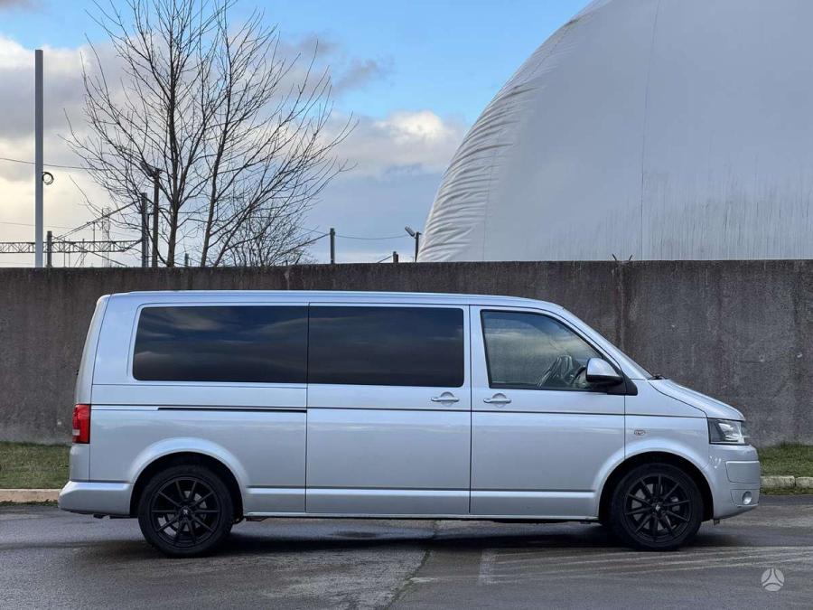 Grey Volkswagen Caravelle 2012 in Klaipeda, with an engine capacity of 2.00 L and mileage of 325 thousand km for 13900 €, photo 4 on AUTOMOTO.COM.LV