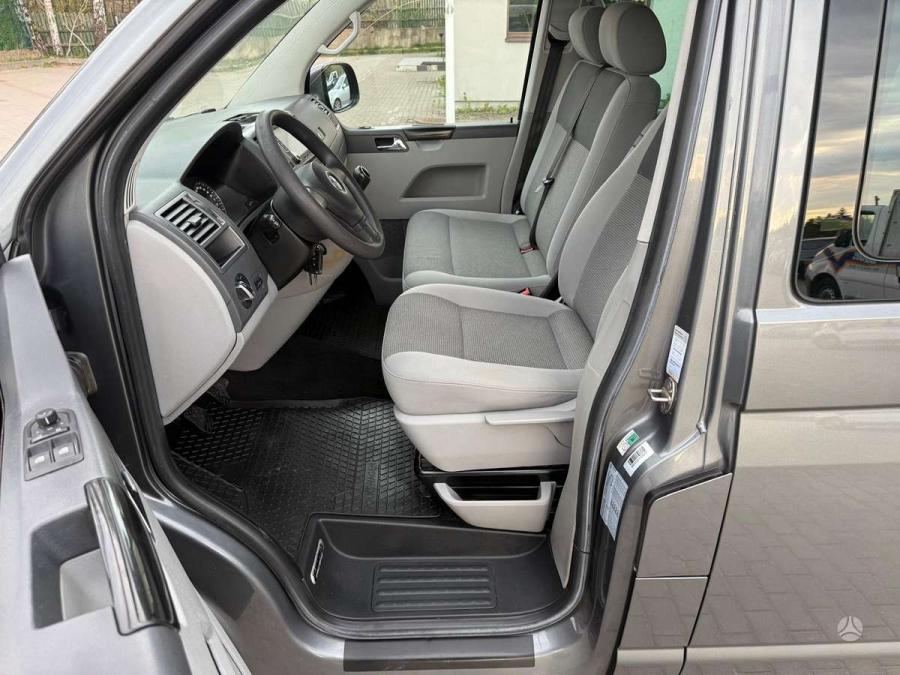 Grey Volkswagen Caravelle 2012 in Utena, with an engine capacity of 2.00 L and mileage of 298 thousand km for 12200 €, photo 18 on AUTOMOTO.COM.LV