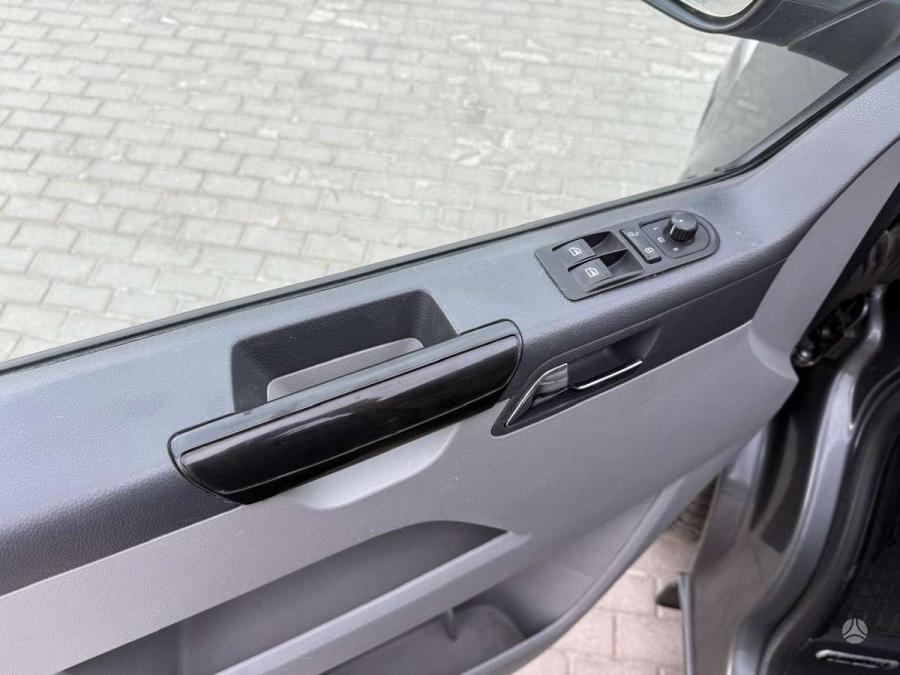 Grey Volkswagen Caravelle 2012 in Utena, with an engine capacity of 2.00 L and mileage of 298 thousand km for 12200 €, photo 20 on AUTOMOTO.COM.LV