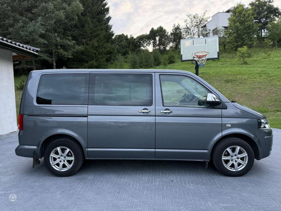 Pelēks Volkswagen Caravelle 2012 Utena, ar dzinēja tilpumu 2.00 L un nobraukumu 290 tūkst. km par 11990 €, foto 4 vietnē AUTOMOTO.COM.LV