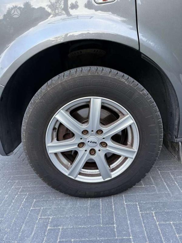 Grey Volkswagen Caravelle 2012 in Utena, with an engine capacity of 2.00 L and mileage of 290 thousand km for 11990 €, photo 10 on AUTOMOTO.COM.LV