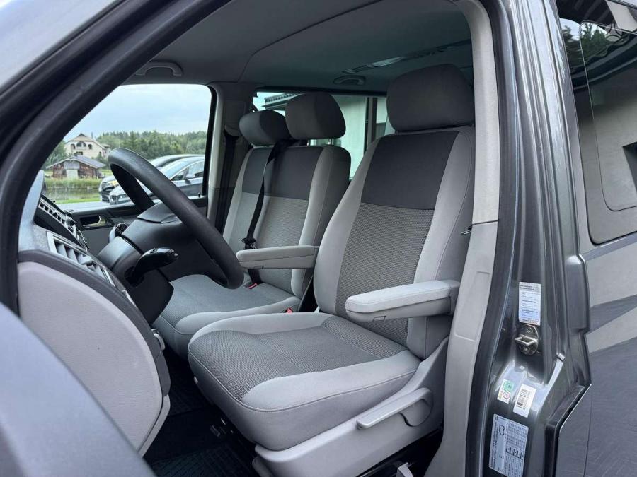 Pelēks Volkswagen Caravelle 2012 Utena, ar dzinēja tilpumu 2.00 L un nobraukumu 290 tūkst. km par 11990 €, foto 15 vietnē AUTOMOTO.COM.LV