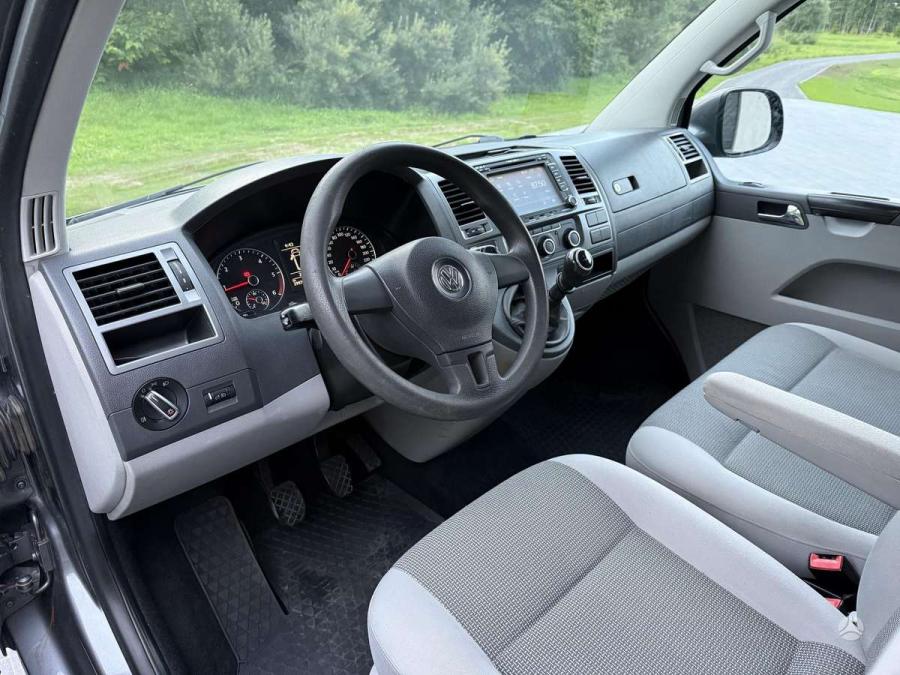 Pelēks Volkswagen Caravelle 2012 Utena, ar dzinēja tilpumu 2.00 L un nobraukumu 290 tūkst. km par 11990 €, foto 16 vietnē AUTOMOTO.COM.LV