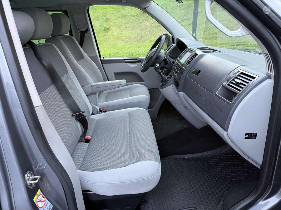 Pelēks Volkswagen Caravelle 2012 Utena, ar dzinēja tilpumu 2.00 L un nobraukumu 290 tūkst. km par 11990 €, foto 18 vietnē AUTOMOTO.COM.LV