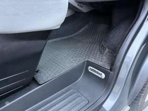 Pelēks Volkswagen Caravelle 2012 Utena, ar dzinēja tilpumu 2.00 L un nobraukumu 290 tūkst. km par 11990 €, foto 19 vietnē AUTOMOTO.COM.LV
