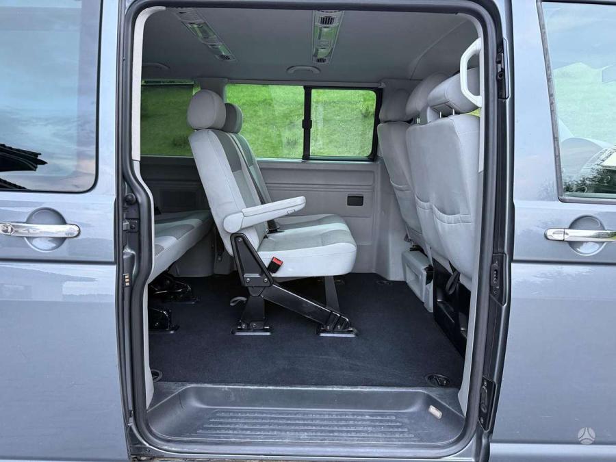 Pelēks Volkswagen Caravelle 2012 Utena, ar dzinēja tilpumu 2.00 L un nobraukumu 290 tūkst. km par 11990 €, foto 20 vietnē AUTOMOTO.COM.LV