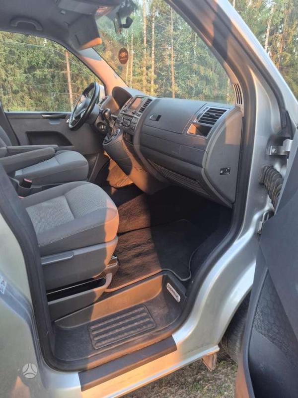 Pelēks Volkswagen Caravelle 2012 Jonava, ar dzinēja tilpumu 1.97 L un nobraukumu 226 tūkst. km par 15000 €, foto 10 vietnē AUTOMOTO.COM.LV