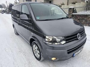 Pelēks Volkswagen Caravelle 2013 Alīta, ar dzinēja tilpumu 1.97 L un nobraukumu 193 tūkst. km par 11200 €, foto  vietnē AUTOMOTO.COM.LV