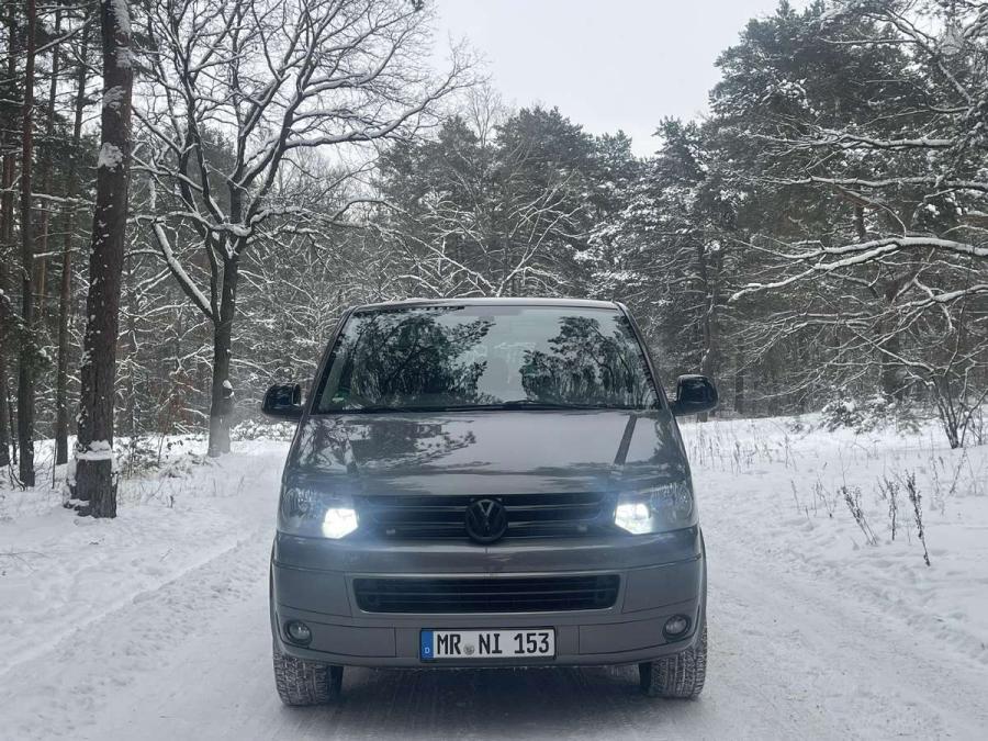Pelēks Volkswagen Caravelle 2013 Kauņa, ar dzinēja tilpumu 2.00 L un nobraukumu 197 tūkst. km par 14990 €, foto 2 vietnē AUTOMOTO.COM.LV