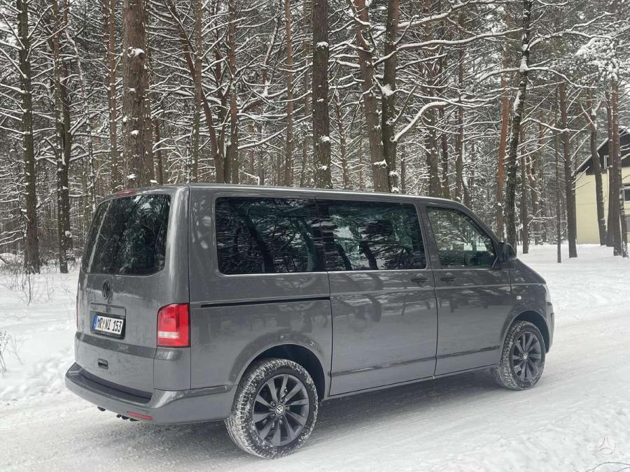 Pelēks Volkswagen Caravelle 2013 Kauņa, ar dzinēja tilpumu 2.00 L un nobraukumu 197 tūkst. km par 14990 €, foto 3 vietnē AUTOMOTO.COM.LV