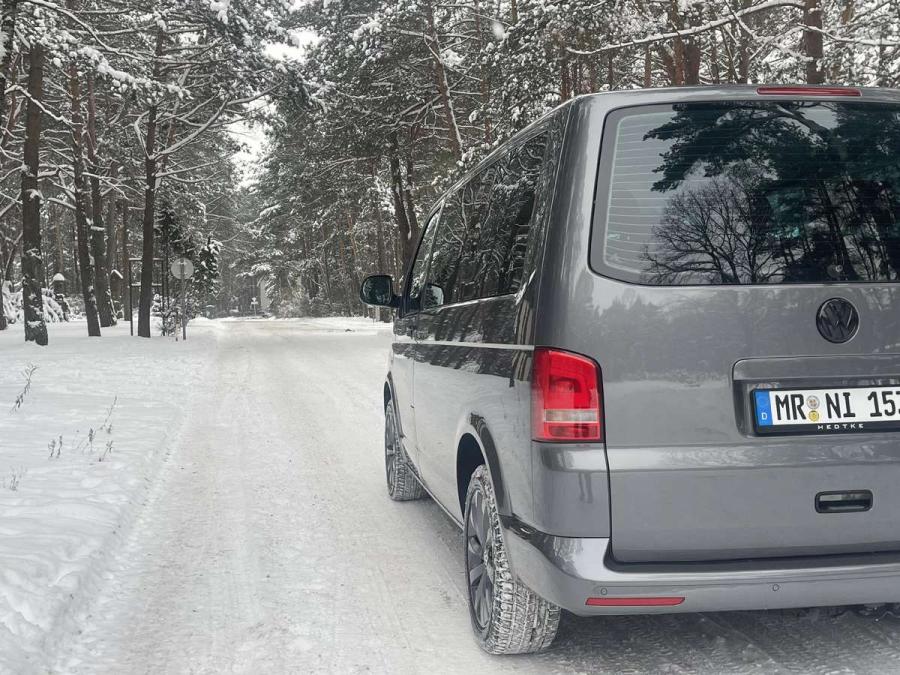 Pelēks Volkswagen Caravelle 2013 Kauņa, ar dzinēja tilpumu 2.00 L un nobraukumu 197 tūkst. km par 14990 €, foto 4 vietnē AUTOMOTO.COM.LV