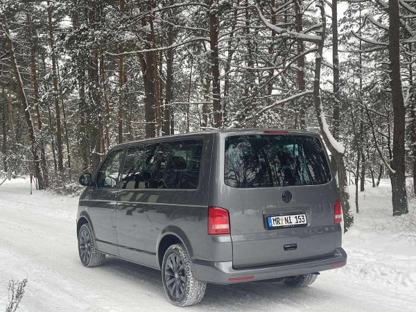 Grey Volkswagen Caravelle 2013 in Kaunas, with an engine capacity of 2.00 L and mileage of 197 thousand km for 14990 €, photo 8 on AUTOMOTO.COM.LV