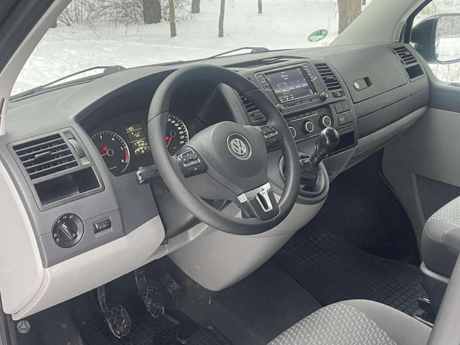 Pelēks Volkswagen Caravelle 2013 Kauņa, ar dzinēja tilpumu 2.00 L un nobraukumu 197 tūkst. km par 14990 €, foto 11 vietnē AUTOMOTO.COM.LV