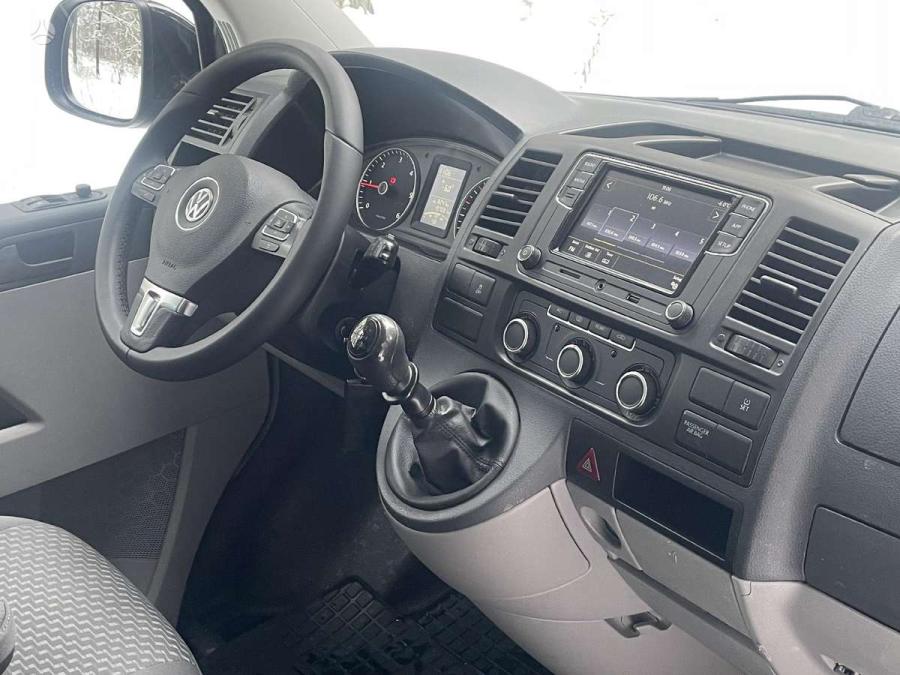 Pelēks Volkswagen Caravelle 2013 Kauņa, ar dzinēja tilpumu 2.00 L un nobraukumu 197 tūkst. km par 14990 €, foto 14 vietnē AUTOMOTO.COM.LV