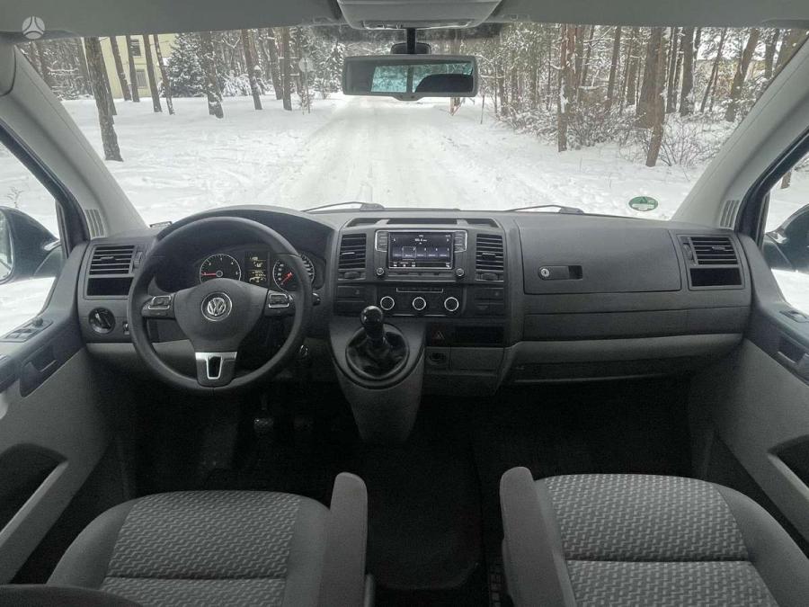 Pelēks Volkswagen Caravelle 2013 Kauņa, ar dzinēja tilpumu 2.00 L un nobraukumu 197 tūkst. km par 14990 €, foto 18 vietnē AUTOMOTO.COM.LV