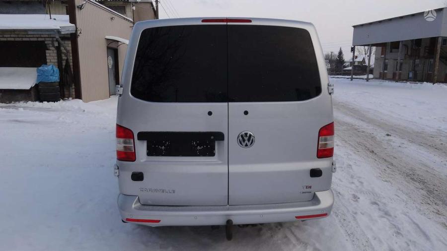 Grey Volkswagen Caravelle 2014 in Joniskis, with an engine capacity of 1.97 L and mileage of 272 thousand km for 14449 €, photo 3 on AUTOMOTO.COM.LV