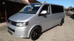 Grey Volkswagen Caravelle 2014 in Joniskis, with an engine capacity of 1.97 L and mileage of 272 thousand km for 12749 €, photo 8 on AUTOMOTO.COM.LV