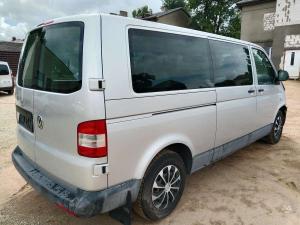 Grey Volkswagen Caravelle 2015 in Plunge, with an engine capacity of 2.00 L and mileage of 274 thousand km for 8900 €, photo 3 on AUTOMOTO.COM.LV