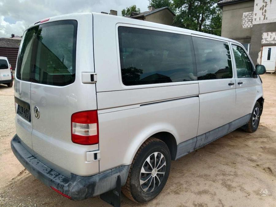 Grey Volkswagen Caravelle 2015 in Plunge, with an engine capacity of 2.00 L and mileage of 274 thousand km for 8900 €, photo 3 on AUTOMOTO.COM.LV