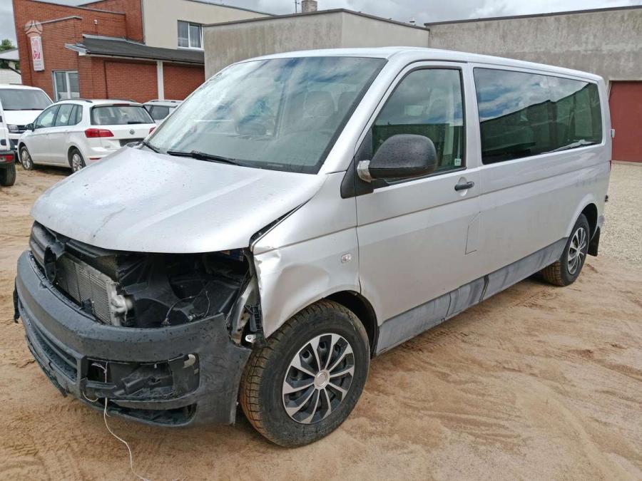 Grey Volkswagen Caravelle 2015 in Plunge, with an engine capacity of 2.00 L and mileage of 274 thousand km for 8900 €, photo 4 on AUTOMOTO.COM.LV