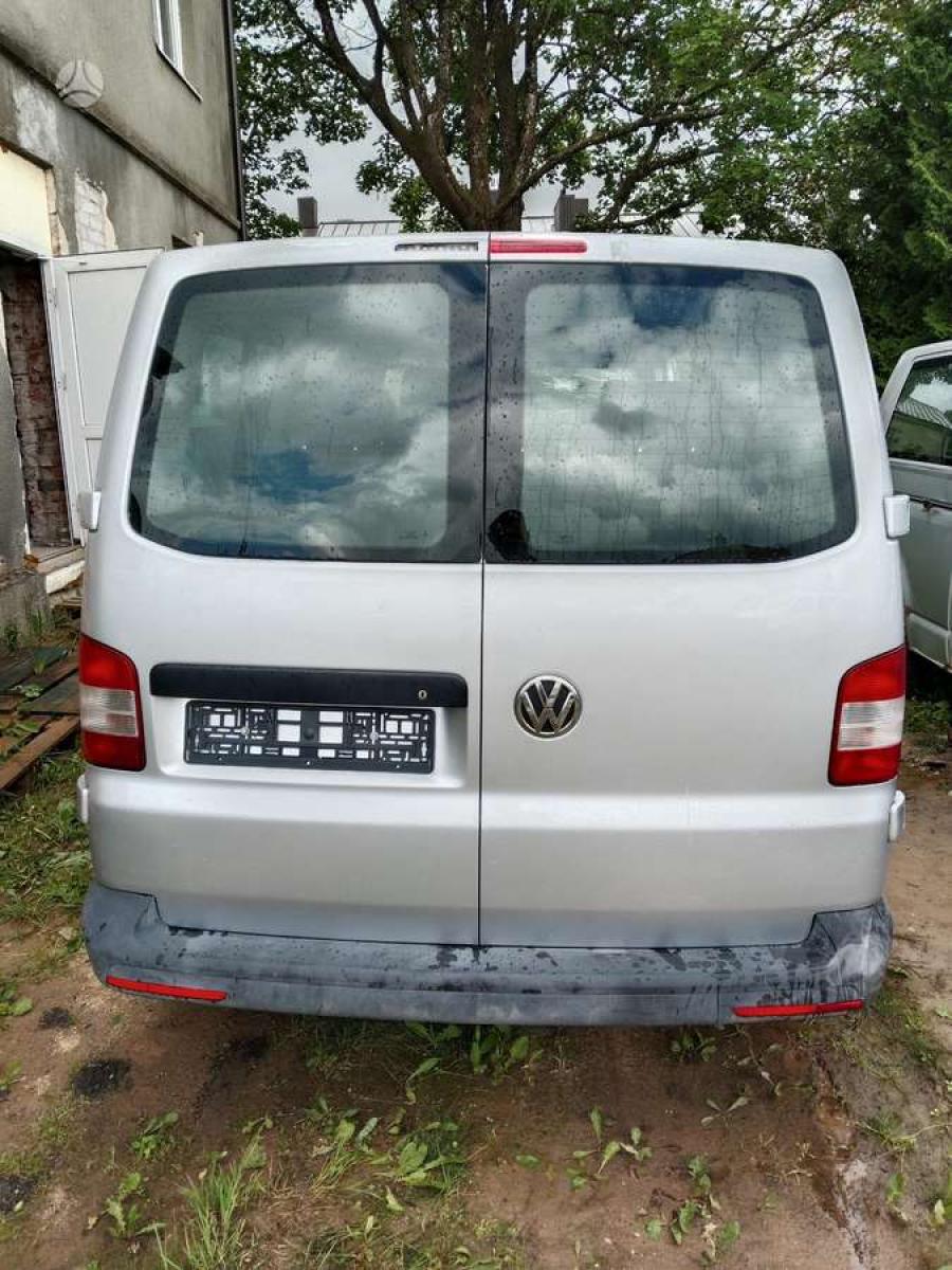 Grey Volkswagen Caravelle 2015 in Plunge, with an engine capacity of 2.00 L and mileage of 274 thousand km for 8900 €, photo 6 on AUTOMOTO.COM.LV