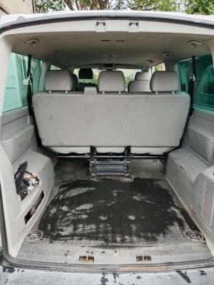 Grey Volkswagen Caravelle 2015 in Plunge, with an engine capacity of 2.00 L and mileage of 274 thousand km for 8900 €, photo 7 on AUTOMOTO.COM.LV