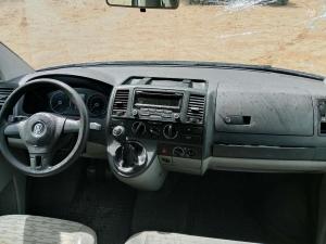 Grey Volkswagen Caravelle 2015 in Plunge, with an engine capacity of 2.00 L and mileage of 274 thousand km for 8900 €, photo 8 on AUTOMOTO.COM.LV